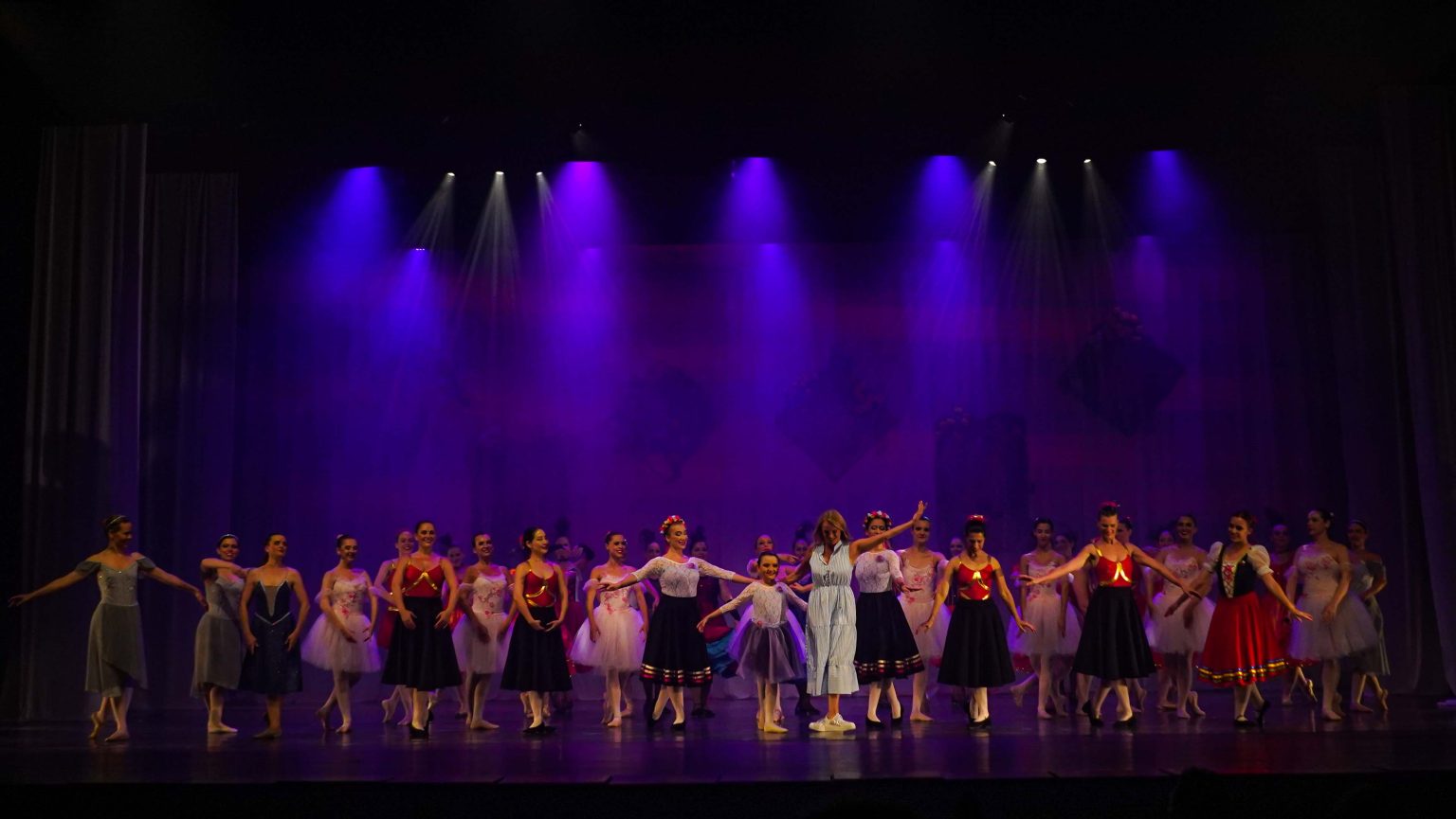 2022: Colors - Escola de Dança Athenè Tamisier